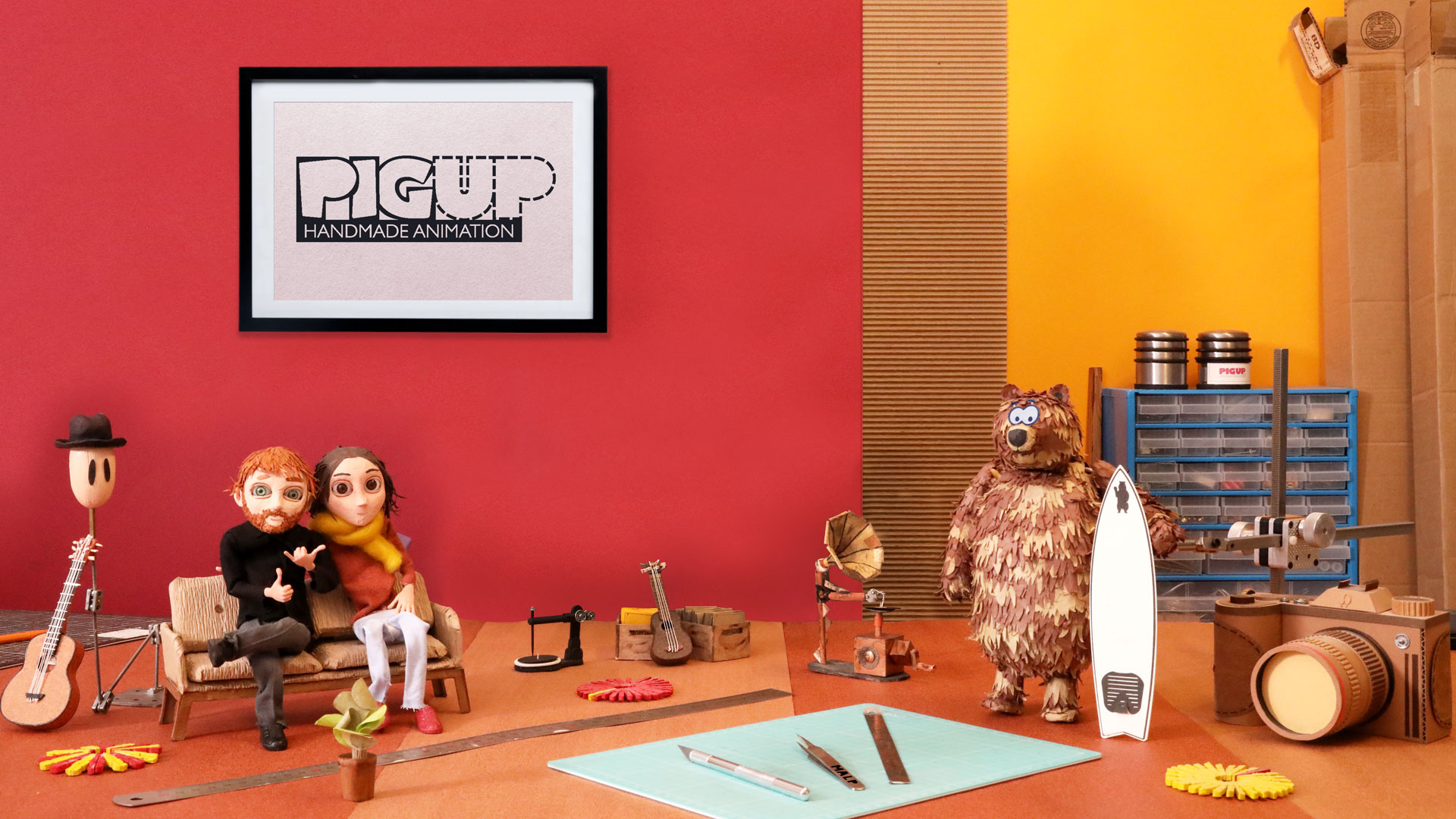 LE STUDIO - Studio Pig Up - Stop Motion - Paper Art